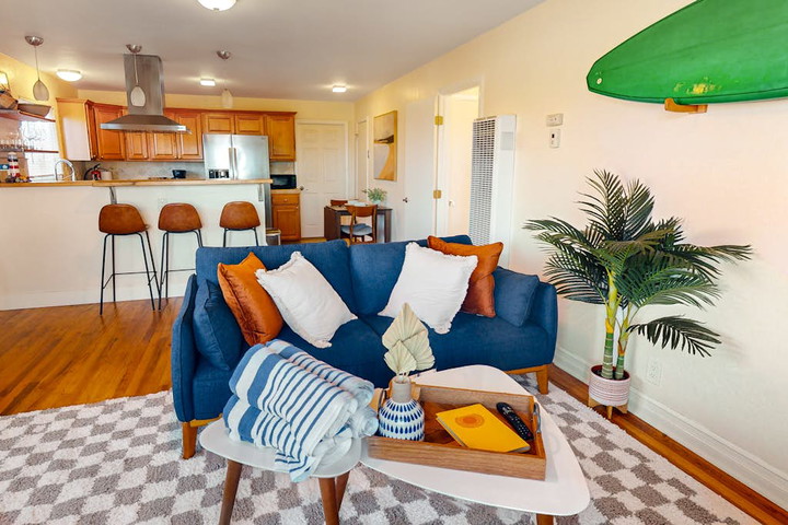 Ocean-view Home In Great Location With Backyard Deck, Grill, Streaming, & W/d - Monterey, CA