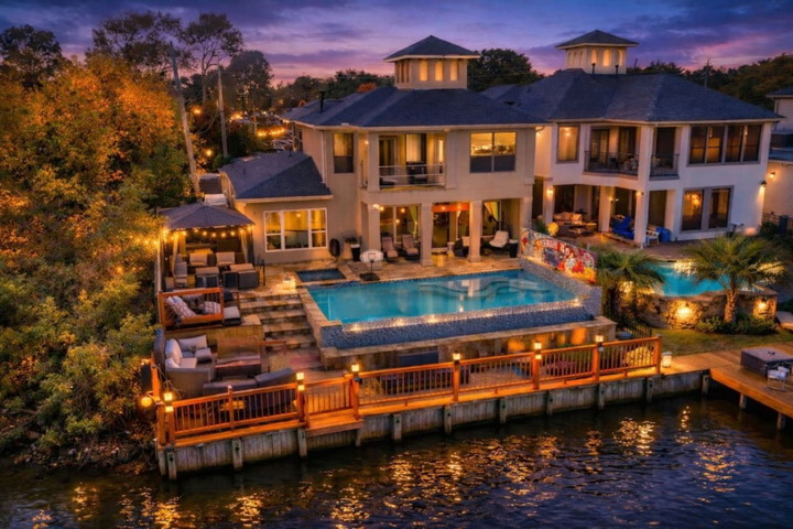 Waterfront Stay, Heated Pool, Jacuzzi, Game Room - Seabrook, TX