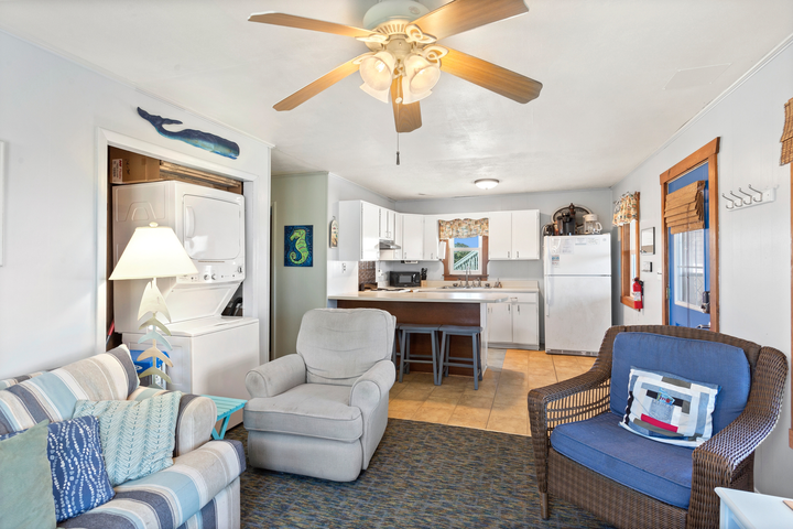 Ocean Views And Close Beach Access - Charming Oceanside Cottage - Kitty Hawk, NC