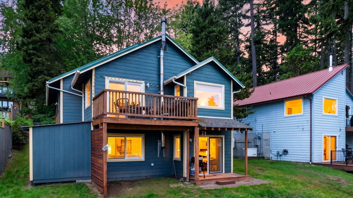 Morning Glory By Avantstay | Lower-level Whidbey Hideaway • Water Views + Shared Hot Tub - Whidbey Island, WA