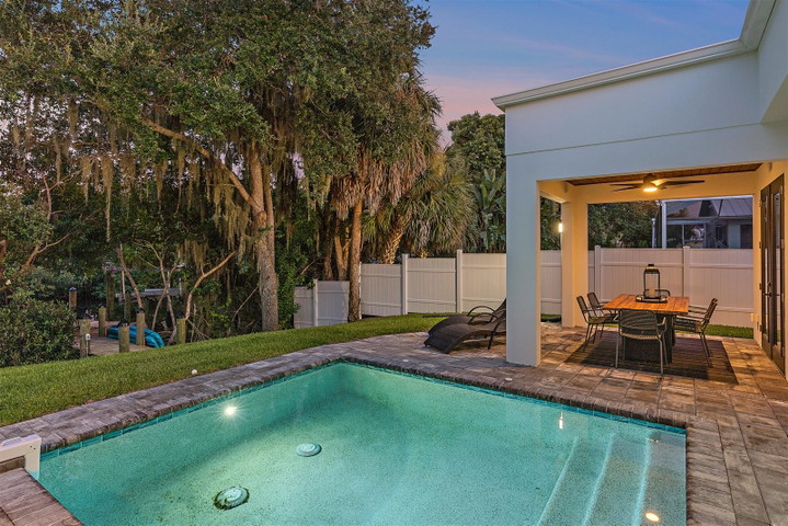Waterfront Retreat With Heated Pool And Rooftop Deck - Stunning Oasis - Bradenton, FL