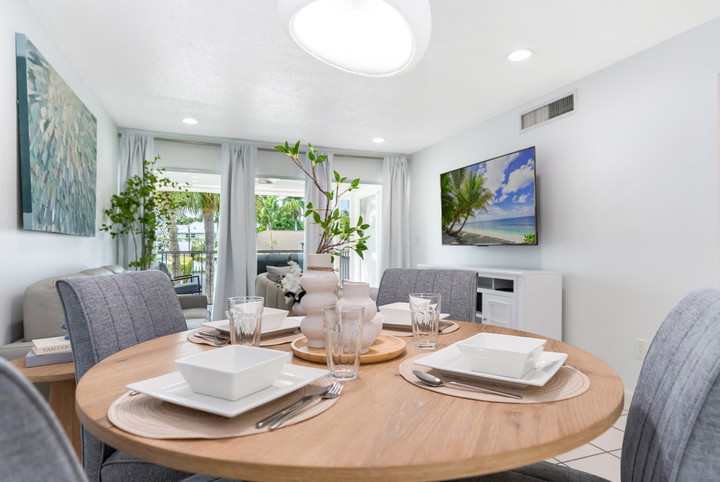 Naples Luxe Coral Oasis - Walk To The Beach And 5th Ave - Naples, FL