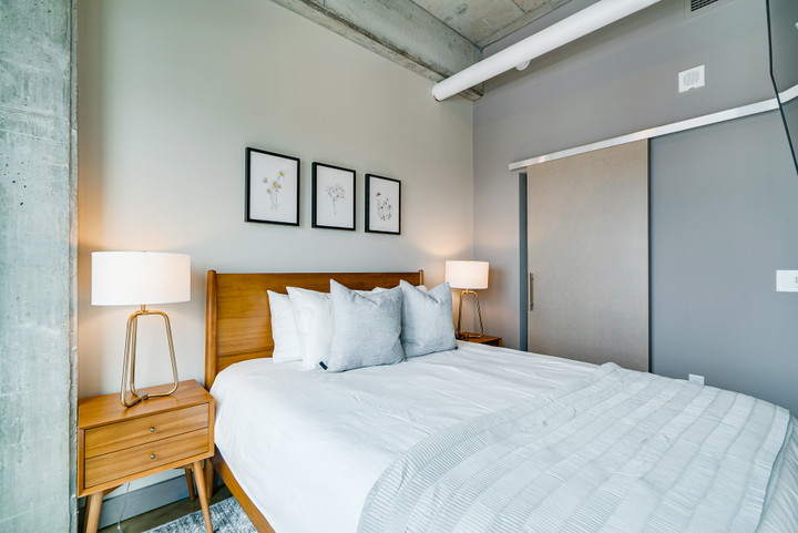 Modern Loft With Rooftop Terrace And Lounge - Chic Urban Escape - Minneapolis, MN