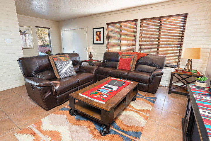 Cozy Living Area And Covered Porch With Views - Charming Retreat - Santa Fe, NM