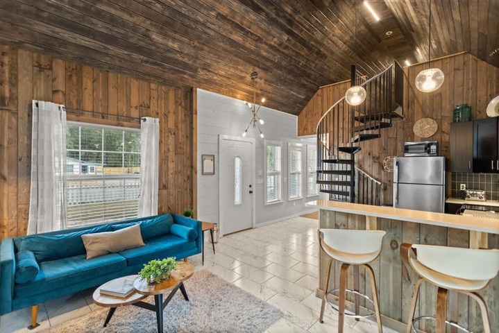 Tiny Victorian Built On Tv Show 2br 1 Ba - Gainesville, FL