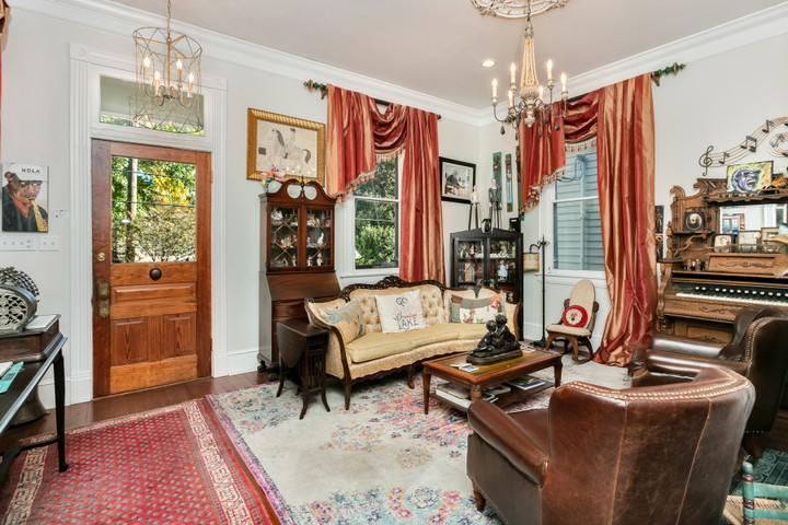 Fully Stocked Kitchen And Walkable To Downtown - Charming Cozy Cottage - Natchez, MS