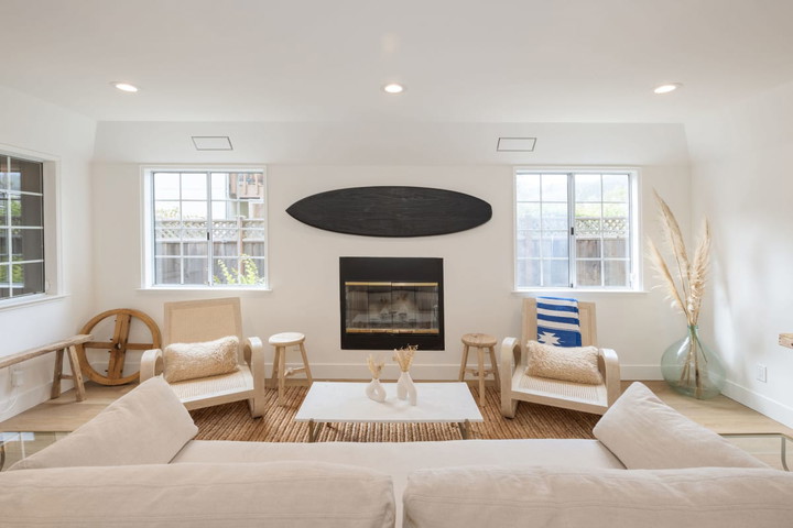Seaside Home: Modern Retreat With Breathtaking Views And Beachside Charm - Half Moon Bay, CA
