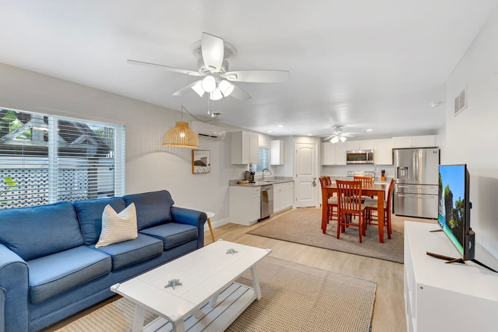 Beachy Modern Downtown Getaway Ii - Dunedin, FL