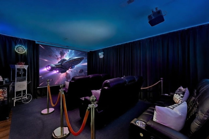 Arcade • Theater • Gym • Office • Sleeps 15 - Chicago