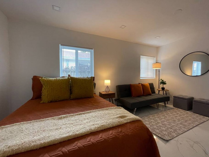 A Cozy & Spacious Studio W/parking Great Location - Bahamas