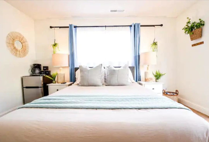 Couples Beach Studio - Santa Cruz, CA