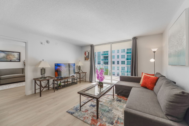 Great Apt In Brickell Condo + Balcony/free Parking - Miami, FL