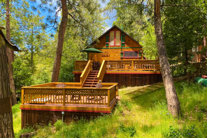 Dog-friendly Quaint Cabin With Two-story Deck, Fireplace, W/d, & Yoga Studio - Idyllwild-Pine Cove, CA
