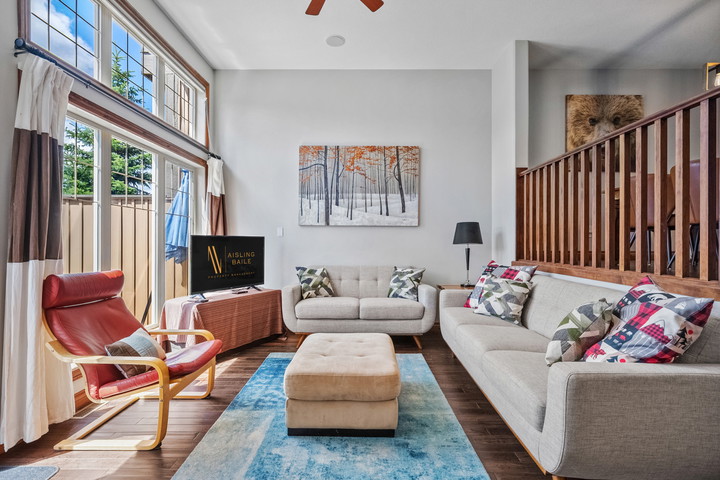 Modern Radium Retreat | Fireplace | Mountain Views - Canada