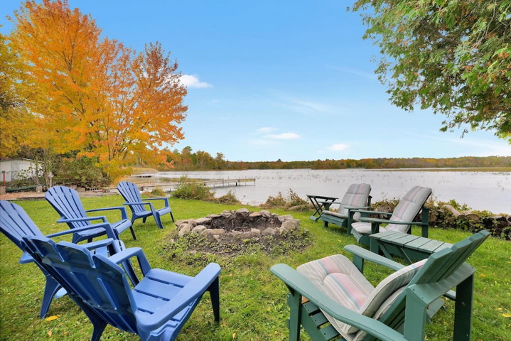 Rustic Cottage W/ Heating + Kitchen + Canal Lake - Kawartha Lakes