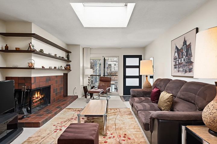 Scenic Deck And Fully Equipped Kitchen - Stunning Spacious Getaway - Aspen, CO