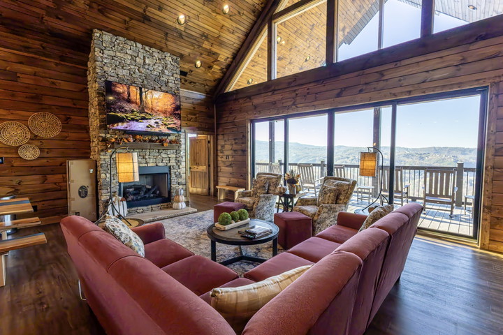 Spectacular Mountain Views And Elevator Access - Luxurious Lodge Retreat - Gatlinburg, TN