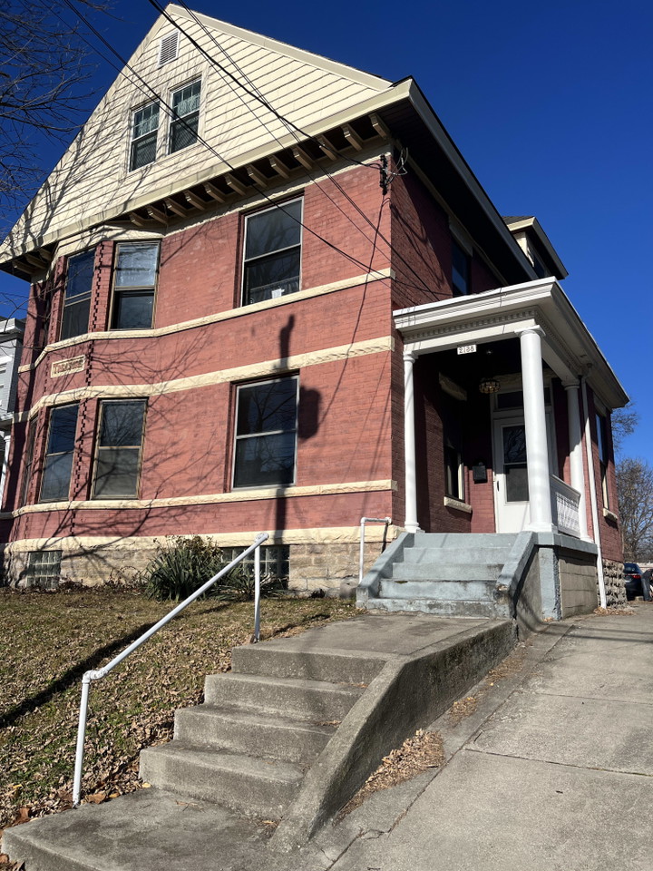 Cleneay #1, Private 3 Bed Near Xavier & Downton - Ohio