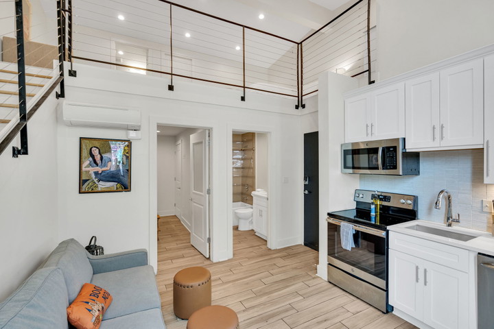 Chic Getaway Across From French Quarter - New Orleans, LA