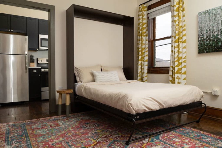 Stay Roanoke | Luxe Loft W/city & Mountain Views - Roanoke, VA