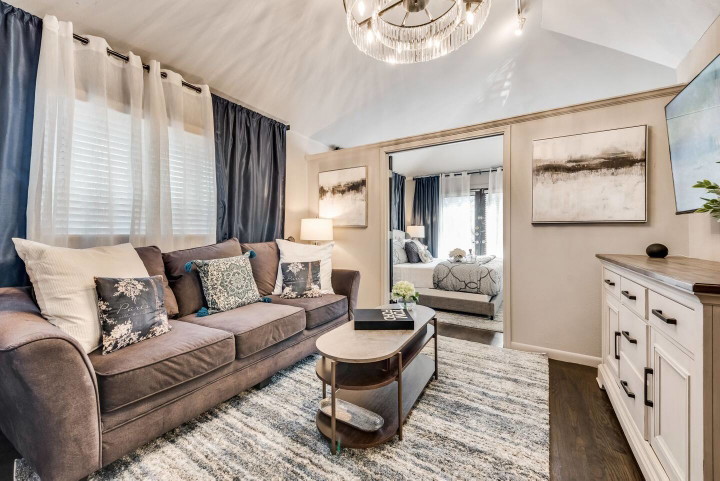 Sunlit Modern 2br Loft - Dallas, TX