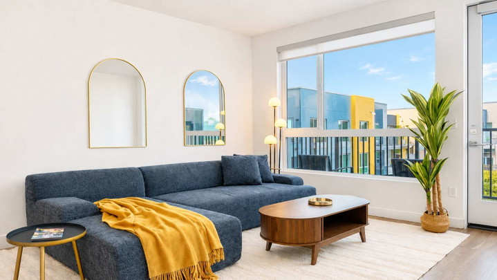 Premium Apt 10 Min To Disneyland | Pool & Gym - Tustin, CA