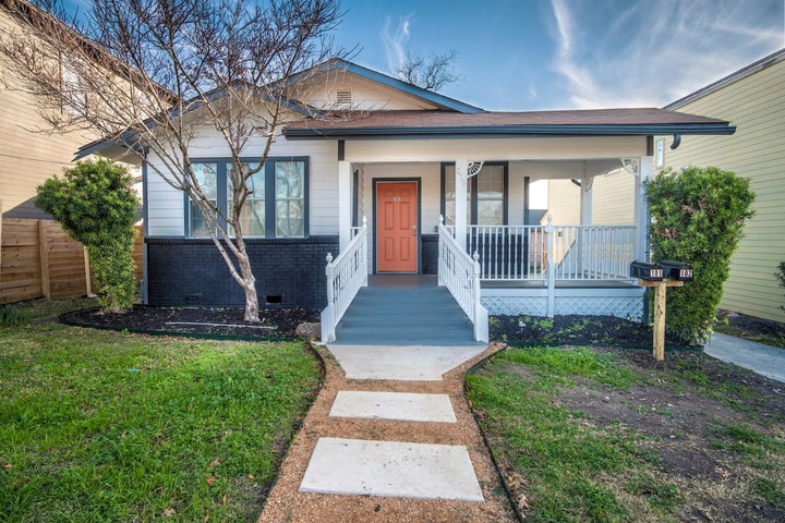 Downtown View Cozy 2br/1ba Home Sleeps 8 - San Antonio