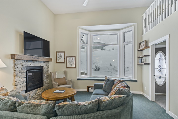 Spacious 4-level Suite - Ski In/out W/ Hot Tub & Fireplace For 17 - Canadá