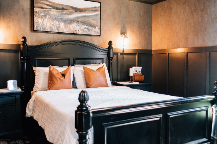 Moody Blues Studio | Perfect For Work Or Romance - Tennessee