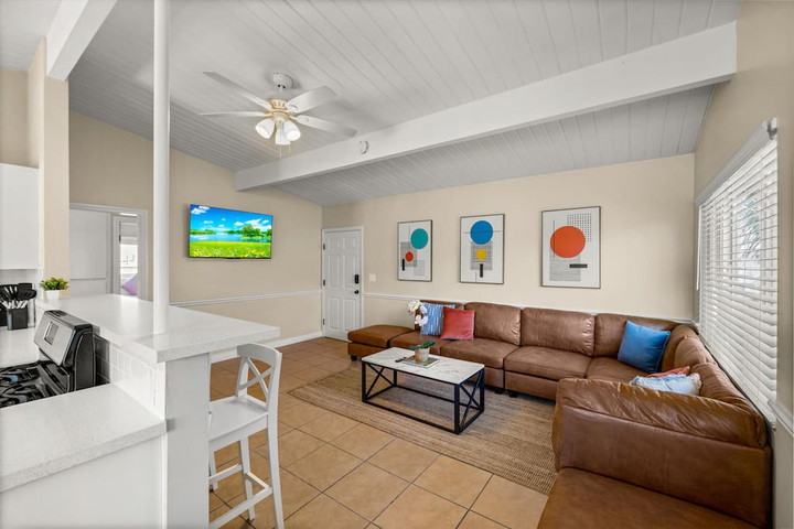 Surf Station F | 2br Walk To Beach & Funk Zone - Santa Bárbara, CA