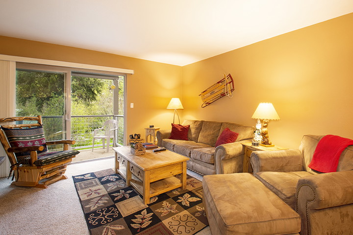 Picturesque River View And Cozy Living Space - Charming Retreat - Winter Park, CO