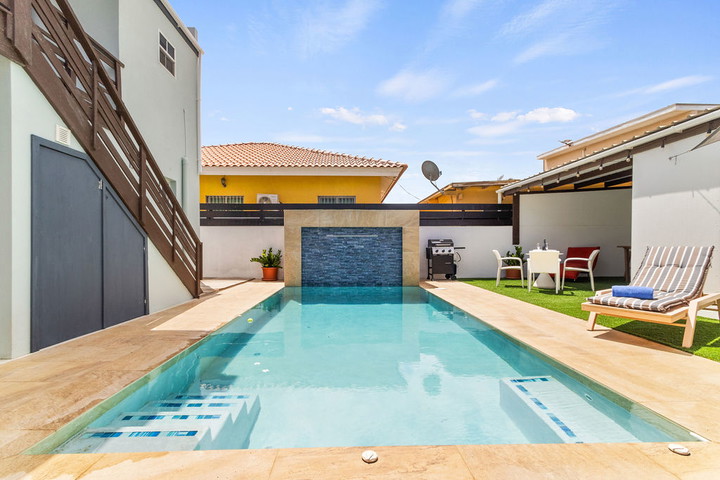 Brand New Central Modern Ground Studio With Pool - Aruba