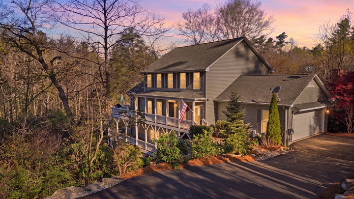 Forget-me-not: Spacious 6-bedroom Retreat, Walk To Downtown - Highlands, NC