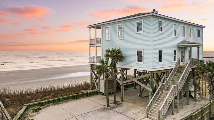 Poseidon By Avantstay | On The Beach! Two Ocean Facing Balconies & Hot Tub - Folly Beach