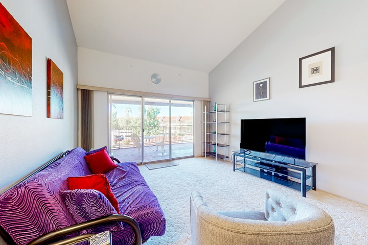 Gorgeous Condo With Hot Tub, Pool, Tennis Court, & Grilling Area - Lake Access - Phoenix, AZ