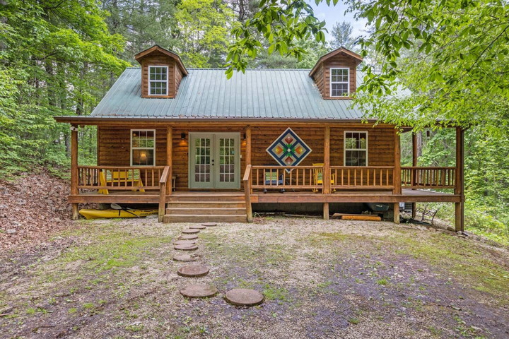 The Road's End- Pet Friendly, Hot Tub, Firepit, Covered Deck - United States