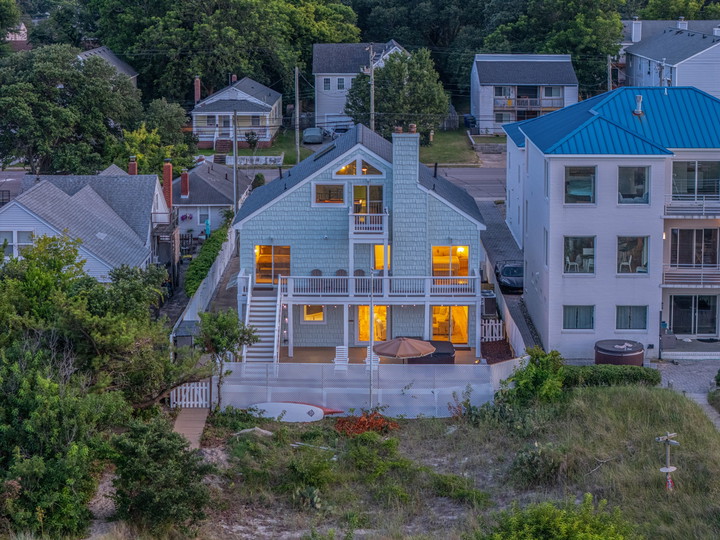 Oceanfront Access And Hot Tub - Stunning Coastal Retreat - Norfolk, VA