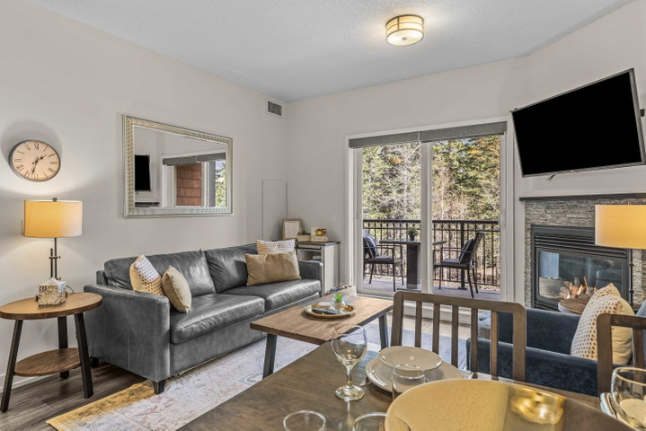 Mt Lady Macdonald Suite W/ Waterslide, Pool & Hot Tub At Grande Rockies Resort - Canada