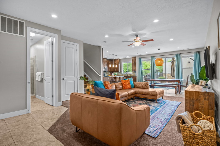 Community Pool And Spa With Open Floor Plan - Exquisite Retreat - Moab, UT