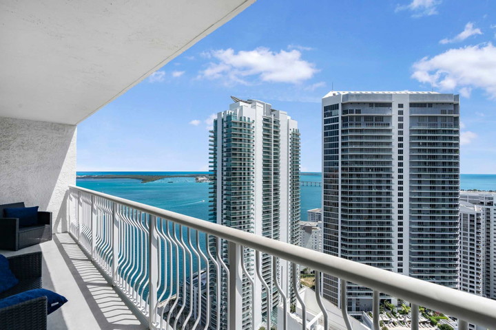 Brickell 2br | Free Parking | Bay View - The Bahamas