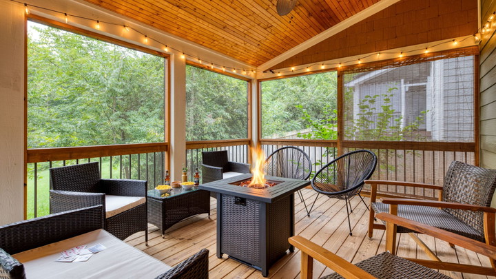 Covered Deck + Firepit | Black Mountain Retreat | Sweetgum By Avantstay - Black Mountain, NC