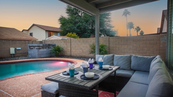 Oasis Backyard And Chic Design - Stunning Family Retreat - Phoenix, AZ