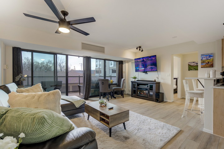 Downtown City Walk High-rise 2br | Gym | Sauna - Colorado Springs, CO