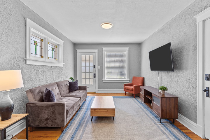 South City First Floor 2 Bedroom Apartment - St. Louis, MO