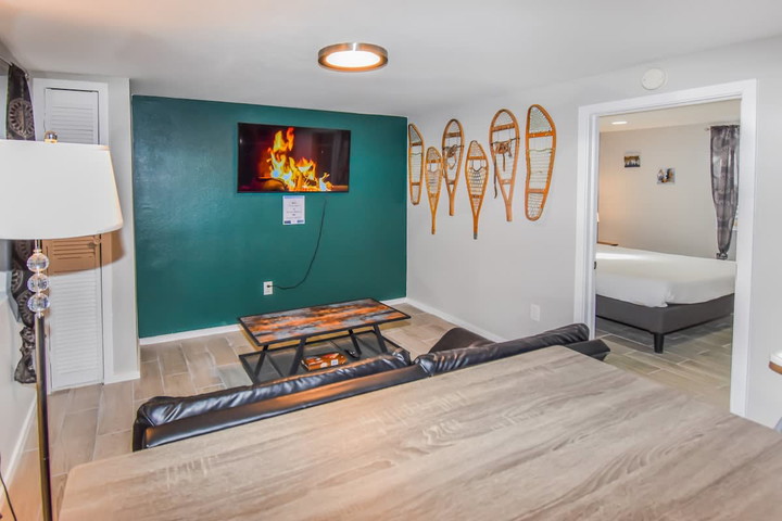 Cozy Basement Space With 2 Bedrooms And Kitchenette - Denver, CO