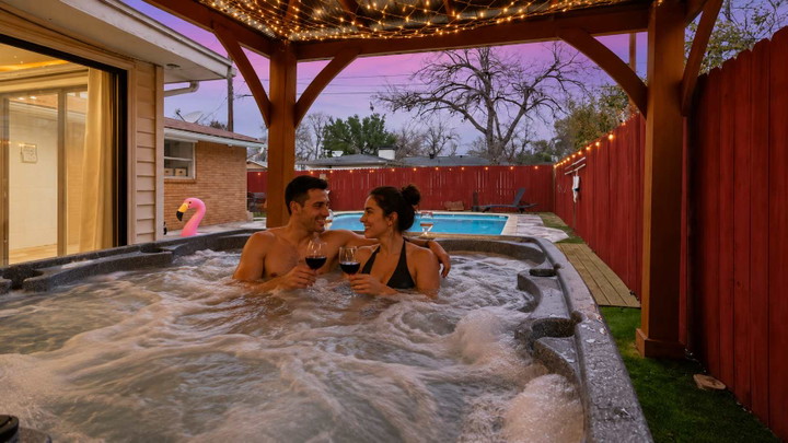 5br Pool Oasis | Hot Tub • Fire Pit • In Dfw - Irving