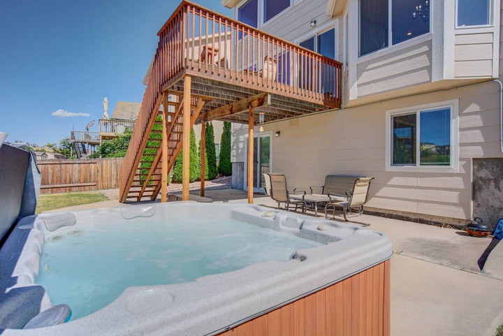 Mountain View Deck Hottub Theater In Bridlepass Co - Colorado Springs, CO