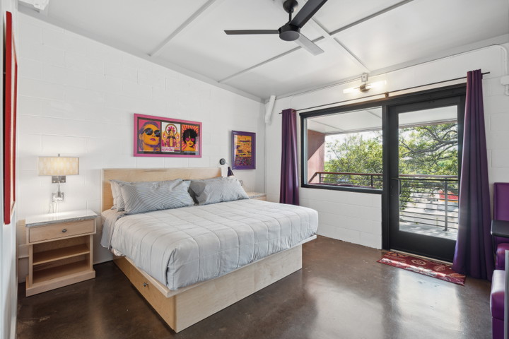 Studio With Balcony And Vibrant Nightlife - Charming Boutique Escape - United States