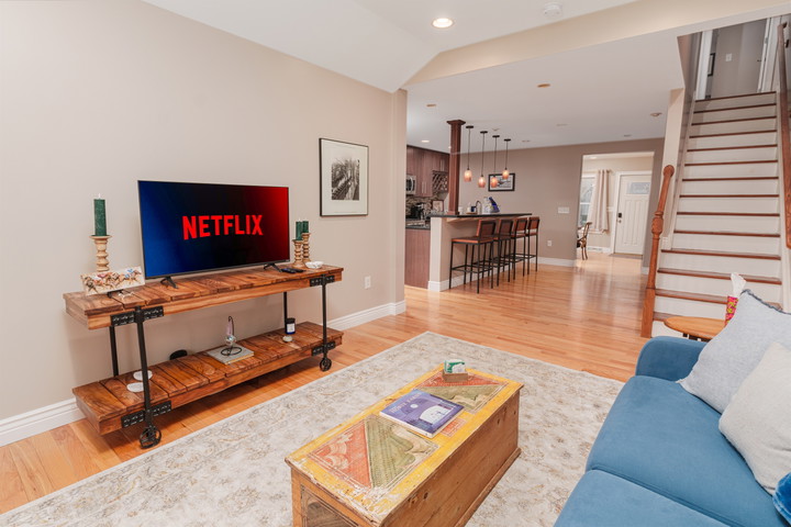 Charming Retreat With Modern Kitchen And Air Conditioning - Cozy Haven - Saratoga Springs, NY