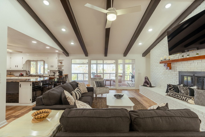 Bea's Lakehouse - Heber Springs, AR
